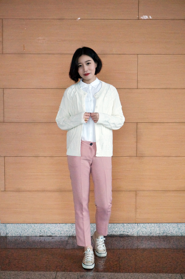 봄을 부르는 귀여운 스타일링 흰색 가디건 코디 핑크 슬랙스 코디 데일리룩 네이버 블로그