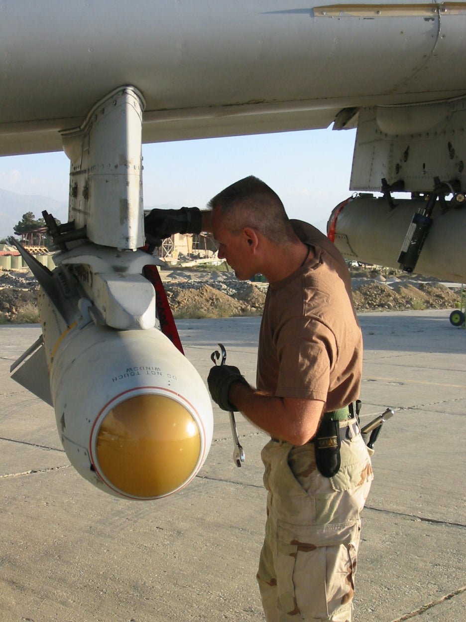 AGM-65 Maverick (AGM-65 메버릭 공대지 미사일) : USA : 네이버 블로그